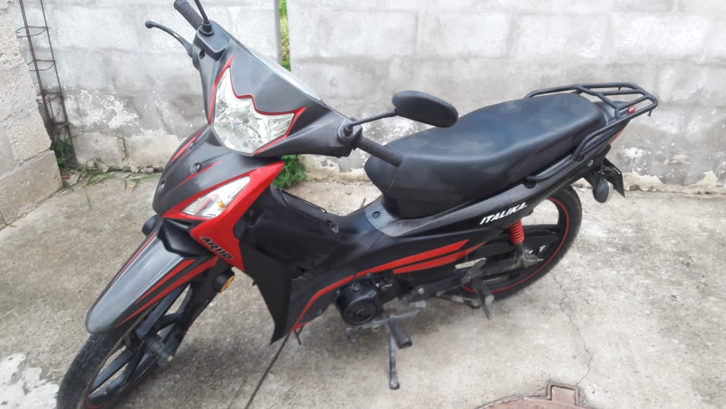 Mano a Mano - ??REMATO!! Urge!! Moto Italika AR110, 2016