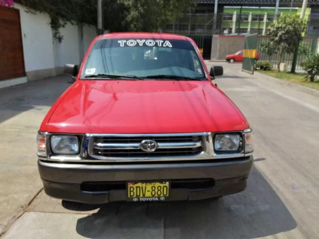 Mano a Mano - Toyota hilux 1998 gasolina mecanica 4x2