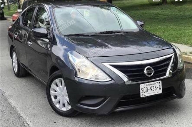 Mano a Mano - Nissan Versa gris 2018 automatico