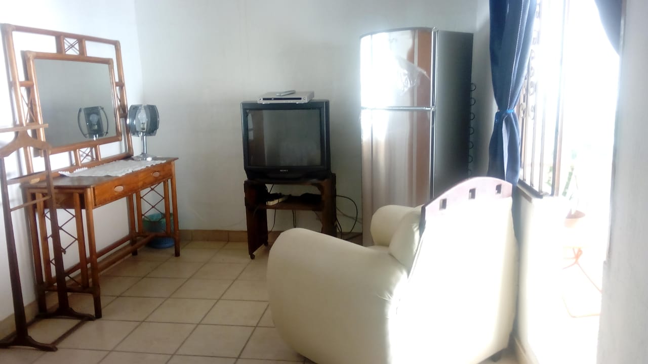 Mano a Mano - Renta de recamara amueblada