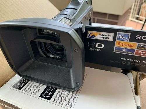 Mano a Mano - Sony CX700 High Definition Hard Drive & SD Card
